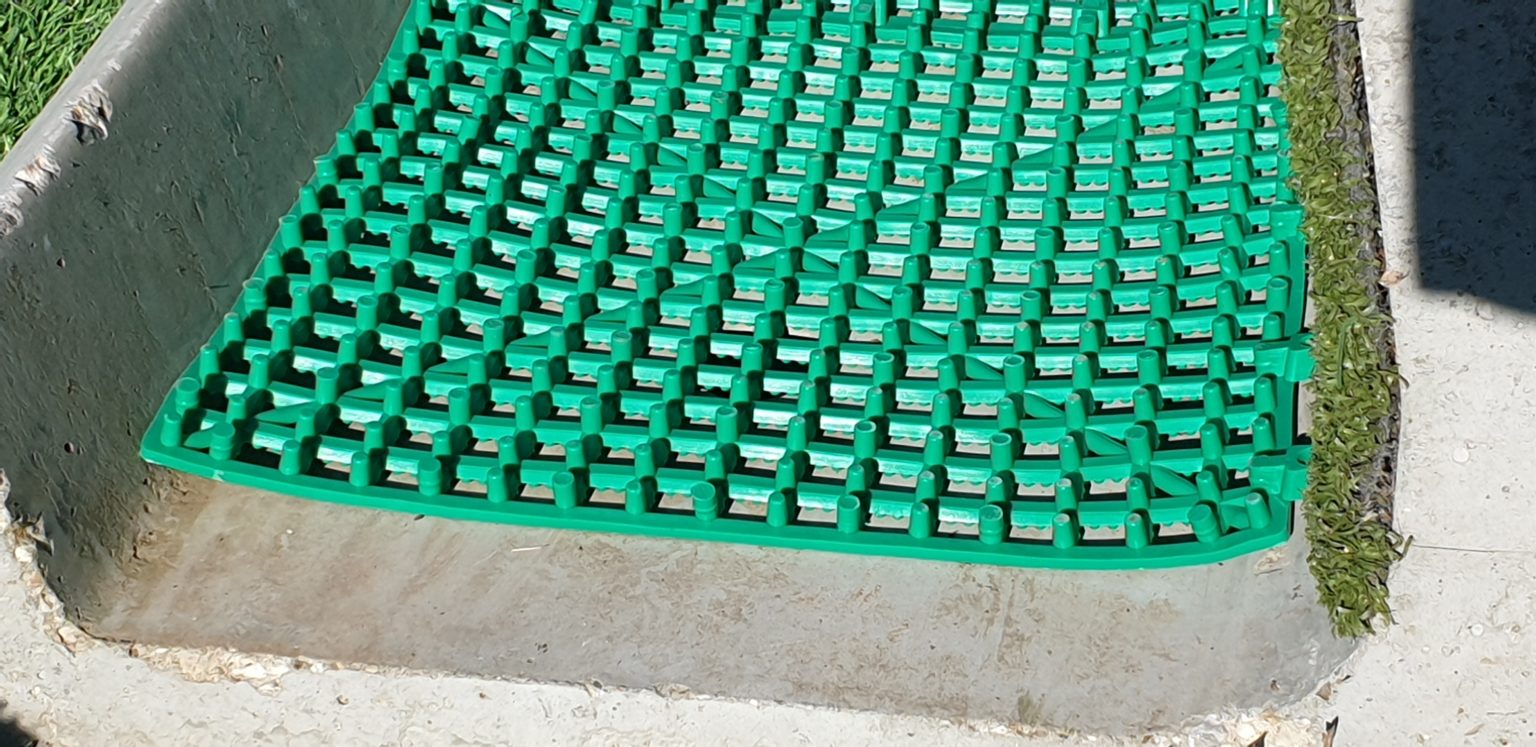 Spiked Grid Liner - Sportsmark